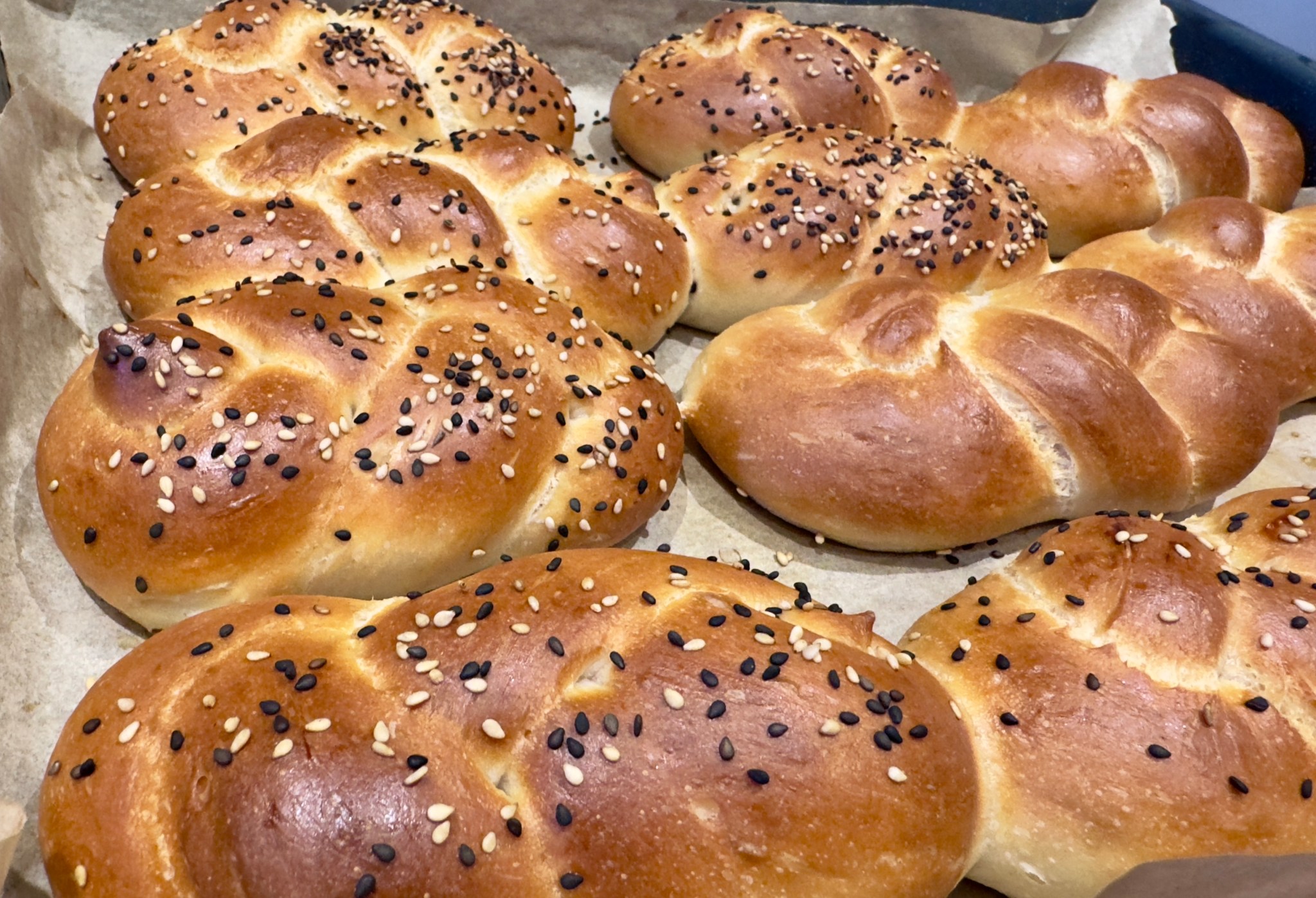 Challah buns – Sweet Jewish bread buns – Food for the (Gluten ...